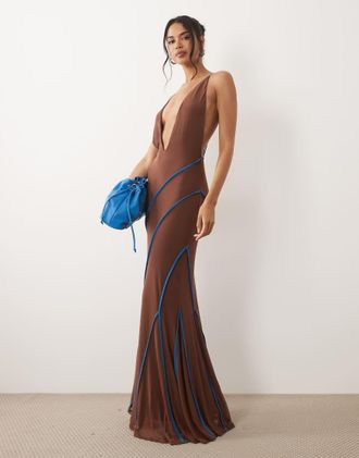 Asos Neckholder-Maxikleid in Braun mit farblich abgesetzten Zierstreifen