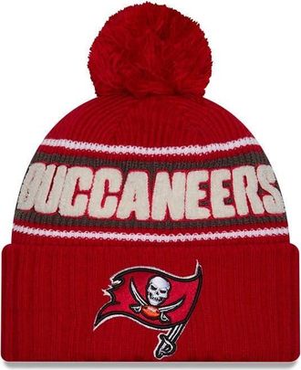 New Era Tampa Bay Buccaneers NFL 2024 Sideline Sport Knit Rot Bommelmütze - One-Size