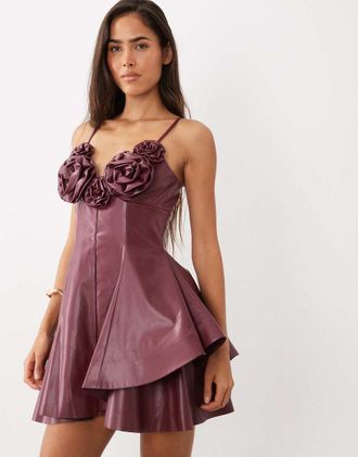 Asos robe courte asym&eacute;trique en PU avec d&eacute;tail corsage bordeaux-Rouge