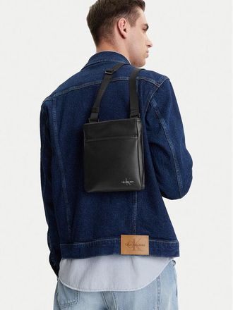Calvin Klein Jeans Umh&auml;ngetasche Mono Logo Flat Pack 18 LV04G3107G Schwarz