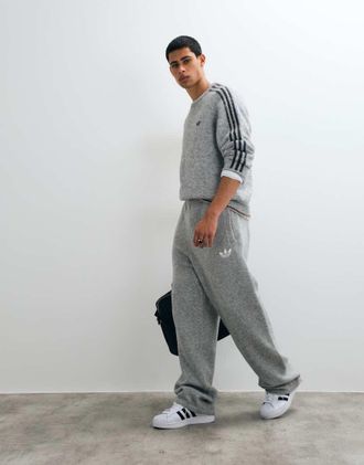 adidas Originals Strick-Trainingshose mit geradem Bein in Grau