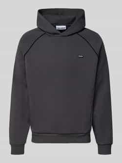 Review Hoodie mit Logoprint und Kontrastspipings