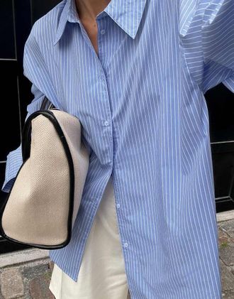 NA-KD Victoria Quitzau - Chemise oversize en coton &agrave; rayures - Bleu et blanc-multicolore