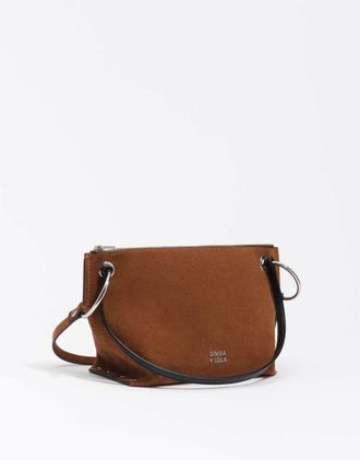 Bimba & Lola mittelgro&szlig;e Wildleder-Trapecio-Bag in Tabakbraun
