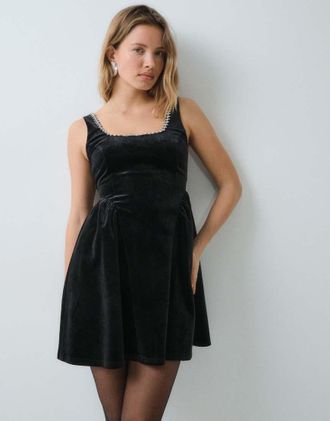 New Look robe courte patineuse en velours &agrave; bordure strass noire