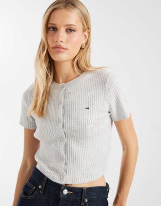 Tommy Jeans Essential - Kurz&auml;rmlige, gerippte Strickjacke in Grau