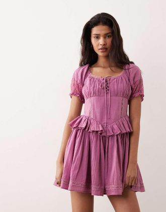 Miss Selfridge Robe tendance folk en gaze avec d&eacute;tail en dentelle - Framboise-Violet