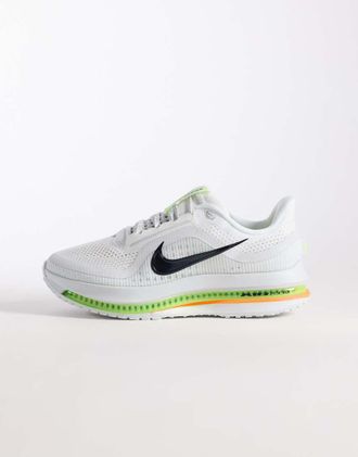 Nike Pegasus Premium - Sneaker in Wei&szlig; und Neongelb