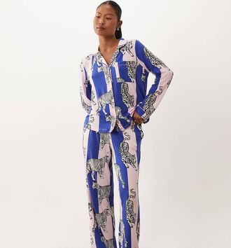 Chelsea Peers ensemble de pyjama boutonn&eacute; ultra doux &agrave; rayures rose et bleues avec tigre