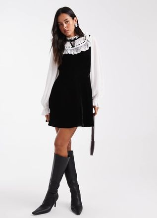 Miss Selfridge Minikleid aus Chiffon und Samt in Schwarz und Wei&szlig; mit Stickerei