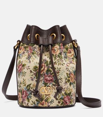 Valentino Garavani Bucket Bag VLogo Signature Small aus Canvas