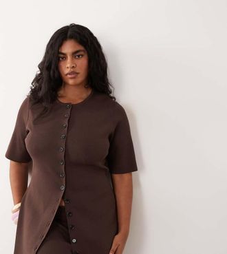 Pretty Lavish Curve Lilah - Top long en maille &agrave; encolure d&eacute;gag&eacute;e - Chocolat-Marron