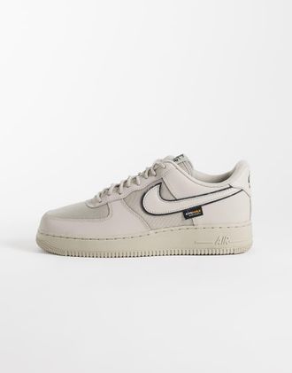 Nike Air Force 1 07 LV8 Cordura Sneaker in Hellgrau und Schwarz