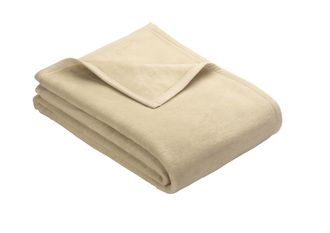 Ibena Berlin Wolldecke 150x200 cm - Premium Kuscheldecke Natur, hochwertige Markenqualit&auml;t aus pflegeleichter Baumwollmischung mit eingen&auml;htem Kunstlederpat