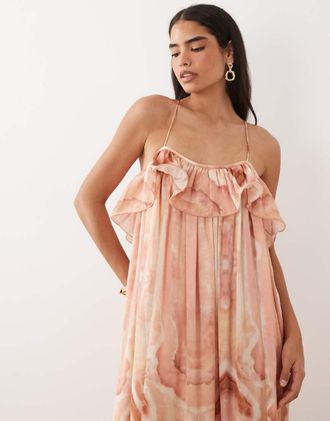 Vero Moda Volumin&ouml;ses Midi-Tr&auml;gerkleid aus Satin in Rosa mit Marmormuster und auff&auml;lligen R&uuml;schen