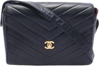 Chanel Sac bandouli&egrave;re Pre-owned en cuir dagneau &agrave; chevrons et surpiq&ucirc;res en V - Femme - Pre-owned - Noir - Taille: ONE Size