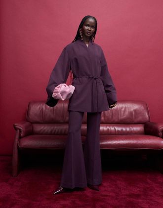 & Other Stories Pantalon ajust&eacute; et &eacute;vas&eacute; densemble - Bordeaux-Rouge