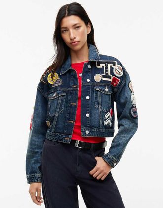 Tommy Jeans veste trucker en jean courte avec badge, denim fonc&eacute;-Bleu