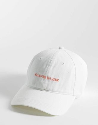 Calvin Klein Kappe in Wei&szlig; mit Grafik