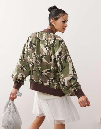 Aape By A Bathing Ape AAPE by A BATHING APE - Bomberjacke mit Tarnmuster in Khaki-Grün