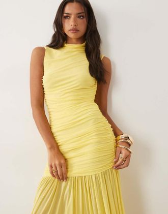Asos Robe fluide et fronc&eacute;e &agrave; taille basse et encolure montante - Citron-Jaune