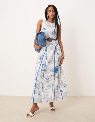 Never Fully Dressed Gemustertes Midaxi-Kleid in Blau mit Kontrastnaht-Weiß