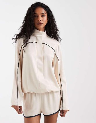 Asos Veste satin&eacute;e style sport avec col chemin&eacute;e &agrave; rayures - &Eacute;cru-Blanc