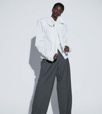 Asos Tall TTYA LAB pantalon de costume pliss&eacute; avec d&eacute;tail &agrave; la taille en gris