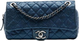 Chanel Hobo Bags - Medium Quilted Iridescent Caviar Easy Flap - Gr. unisize - in Blau - f&uuml;r Damen