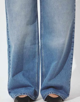 NA-KD Alley - Weite Jeans in Hellblau mit hohem Bund