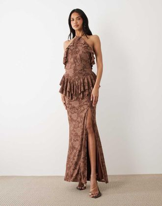 Asos Neckholder-Maxikleid in Schokobraun mit Ausbrennermuster und R&uuml;schen am Ausschnitt