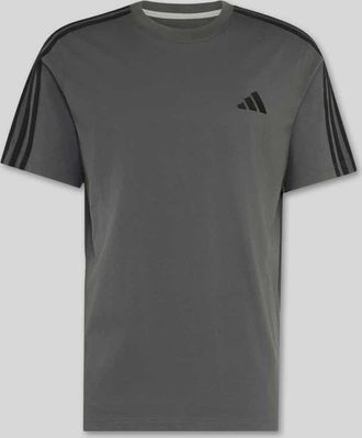 adidas Relaxed Fit T-Shirt aus reiner Baumwolle