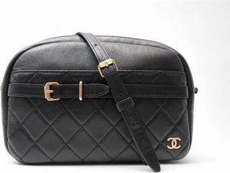 Chanel Crossbody Bags - NEUE CHANEL KAMERA-TASCHE MIT QUILTED-LEDER-SCHULT - Gr. unisize - in Schwarz - f&uuml;r Damen