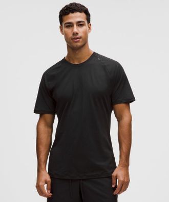 lululemon Repper Short-Sleeve Shirt f&uuml;r M&auml;nner - Gr&ouml;&szlig;e XL in Black