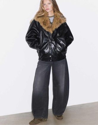 Stradivarius veste oversize avec col en faux-fur noire
