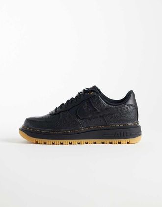 Nike Air Force 1 Luxe - Sneaker in Schwarz mit dicker Gummisohle