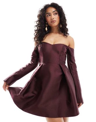 Forever New Robe courte en satin &agrave; manches longues - Bordeaux-Rouge