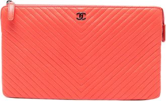 Chanel Clutches - CC Chevron Calfskin Zip Clutch - Gr. unisize - in Orange - für Damen