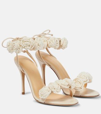 Magda Butrym Sandalen aus Leder und H&auml;kelstrick