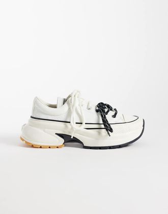 Converse Run Star Crush Leder-Sneaker in Wei&szlig; mit doppelten Schn&uuml;rsenkeln-Blau