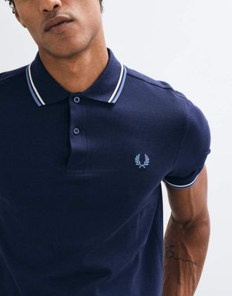 Fred Perry kurz&auml;rmliges Polohemd mit Logo und Doppelstreifen in Marineblau