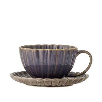 Bloomingville Latina Tasse mit Untertasse D15x6,5 cm - Steingut Kaffeetasse mit gewelltem Rand - Hochwertiges 2-teiliges Tassen-Set - Sp&uuml;lmaschinen- & Mikrowellenge