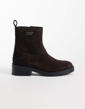 Tommy Jeans Lisa Stiefel aus echtem Wildleder mit weicher Sohle in Dunkelbraun