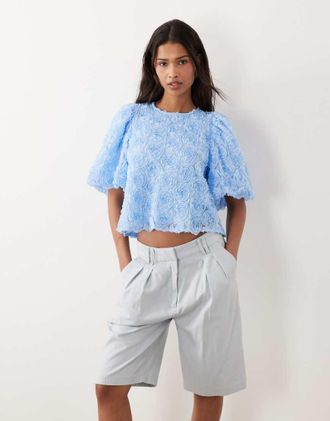 Vila Top &agrave; manches courtes en jacquard fleuri - Bleu clair