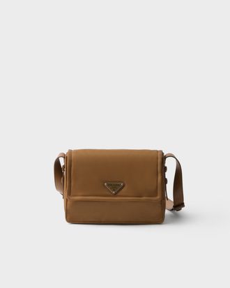 Prada Traveller Kleine Schultertasche aus gepolstertem Re-Nylon