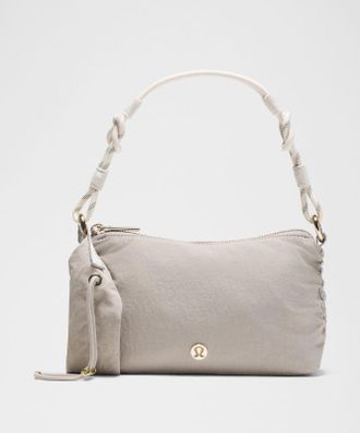 lululemon Mini sac &agrave; l&eacute;paule ruch&eacute; 1,5L - Gold
