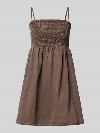 Noisy May Minikleid mit Smok-Detail Modell Oregon
