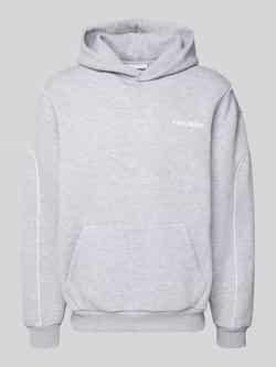 Review Hoodie mit Logo und K&auml;nguru-Tasche