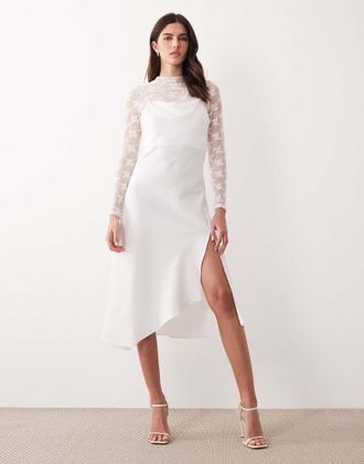 Vero Moda Lang&auml;rmliges Kleid aus Satin, in Gardenia-Wei&szlig; mit Spitzenunterlage und schmalen Tr&auml;gern