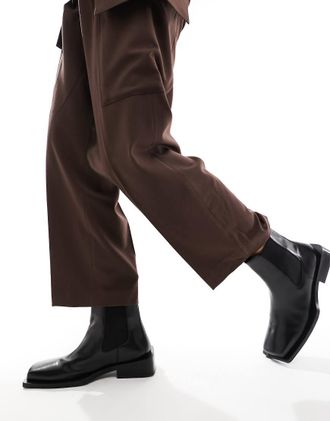 Asos Chelsea-Stiefel aus schwarzem Leder mit abgeschr&auml;gter Sohle